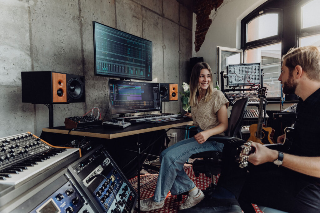 6 Best DAW Music Production Programs For Music Producers